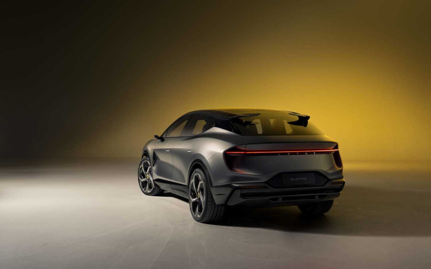 Lotus Eletre R 2023 | SUV Drive